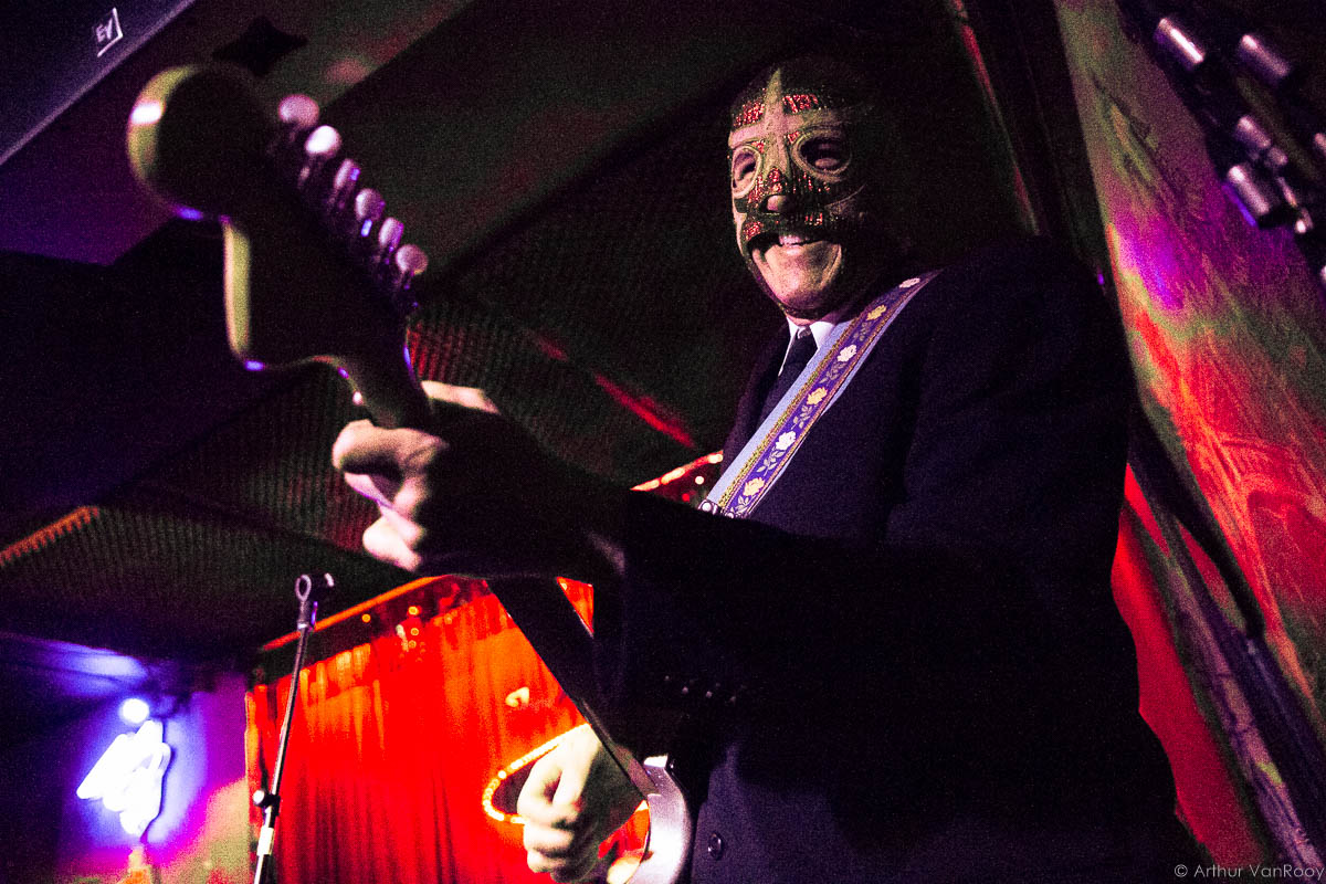 Los Straitjackets Announce New LP 'What's So Funny About Peace, Love ...