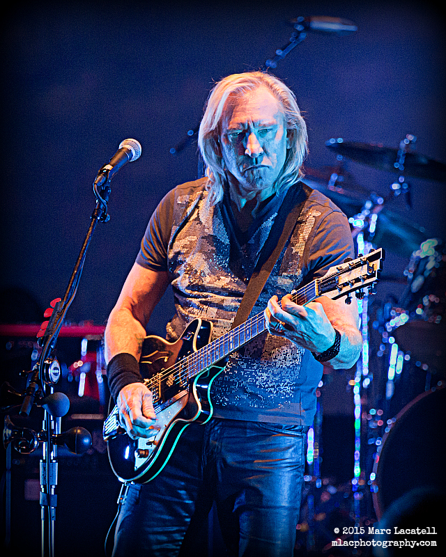 Joe Walsh Digs Deep Into Catalog & Shares Comical Stories in Boston ...