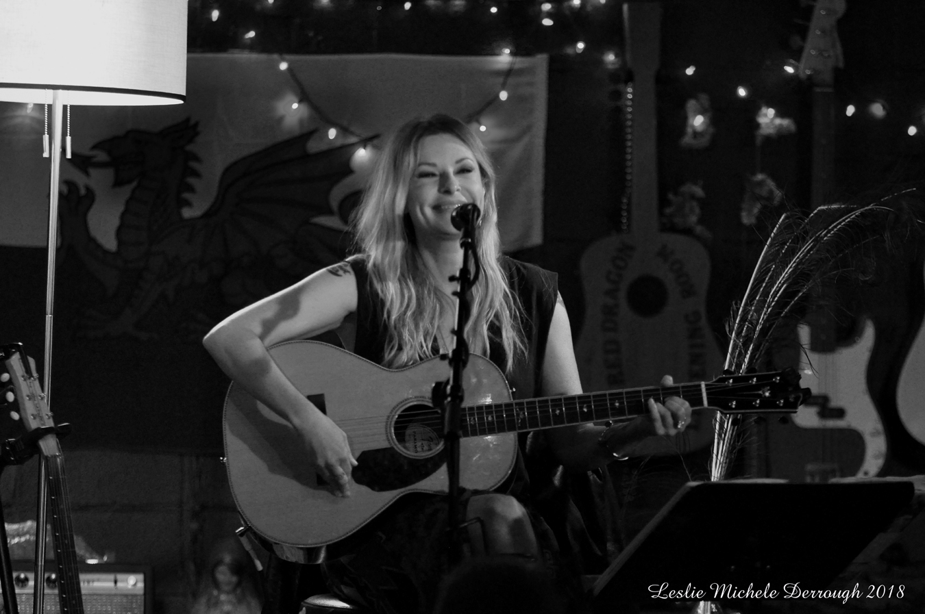 Elizabeth Cook Tells Stories, Sings Songs, Cracks Jokes at Baton Rouge ...