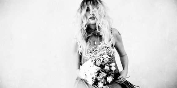 Country Singer-Songwriter Elizabeth Cook Proves Never Too Late To Break ...