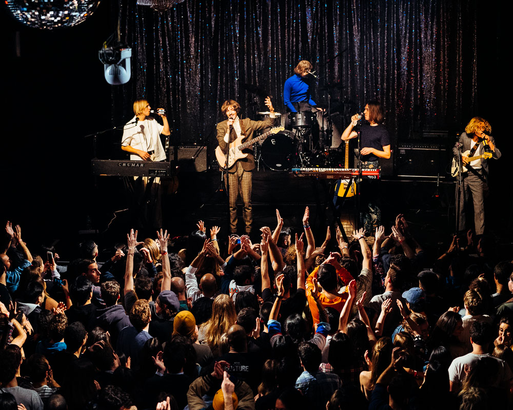 Parcels Play Triumphant Show in NYC (PHOTOS) - Glide Magazine