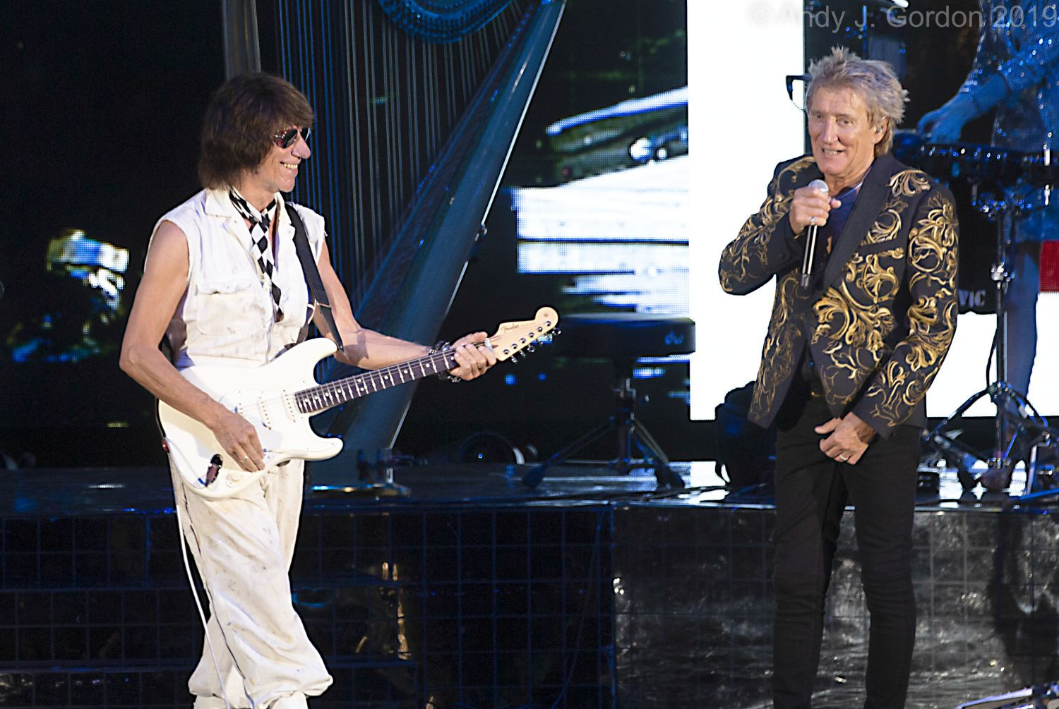 Rod Stewart and Jeff Beck Bring The Rasp & The Tone To The Hollywood ...
